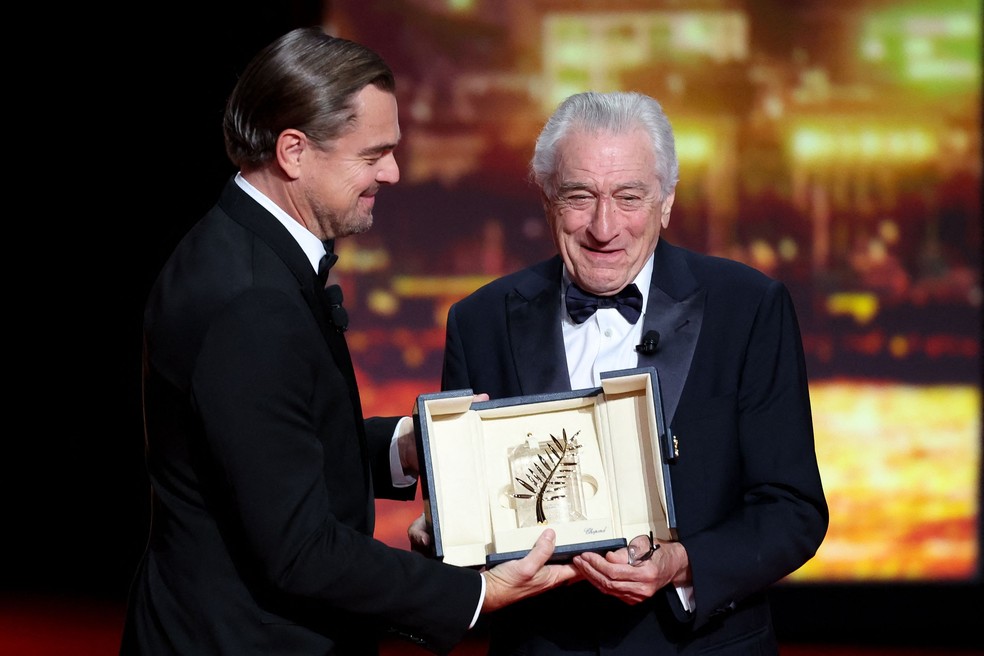Robert De Niro e Leonardo DiCaprio trocam beijo em homenagem no Festival de Cannes; veja fotos
