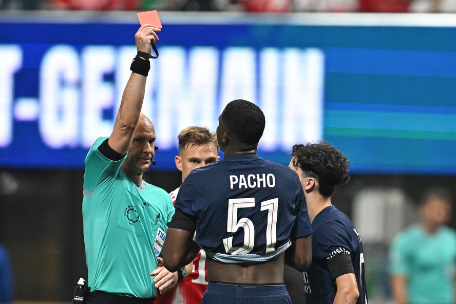 Pacho e Lucas Hernández, do PSG, são suspensos por dois jogos e estão ...