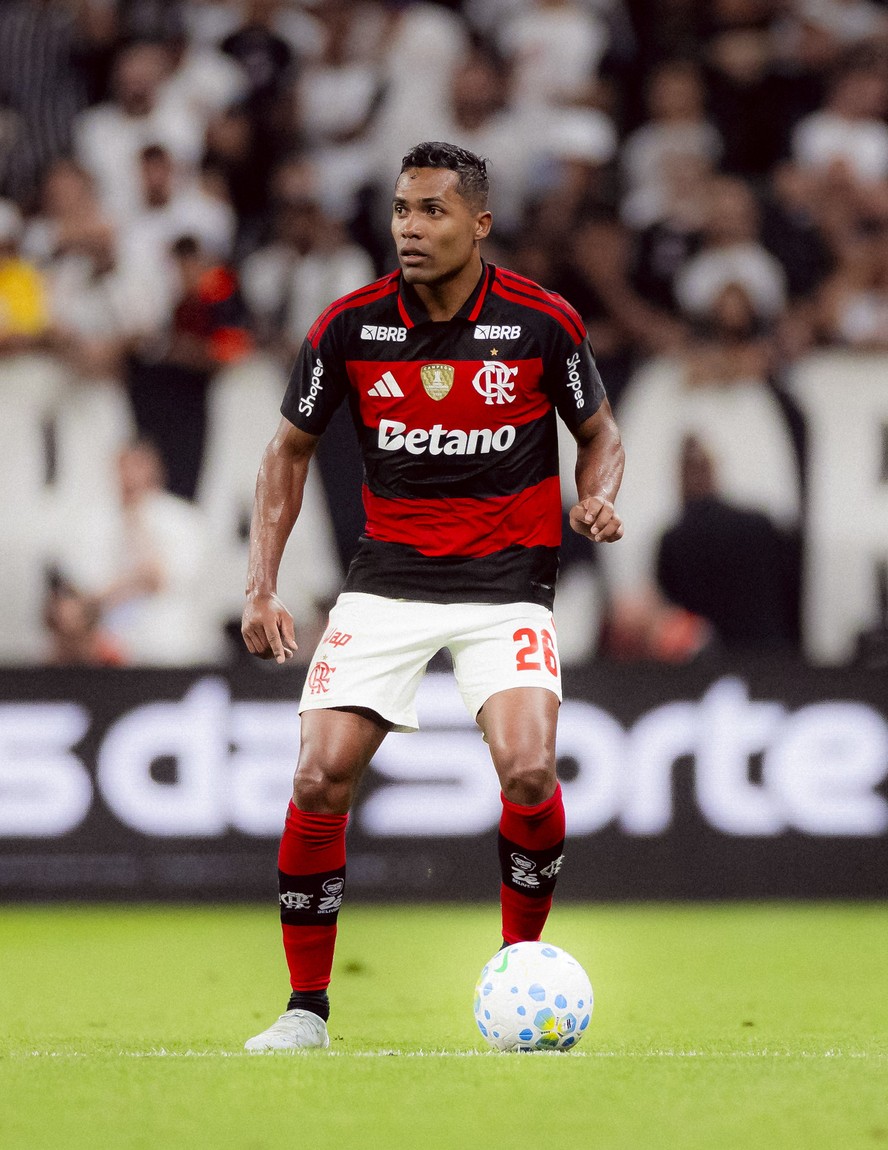Flamengo só conta com possível volta de Alex Sandro para clássico com o ...