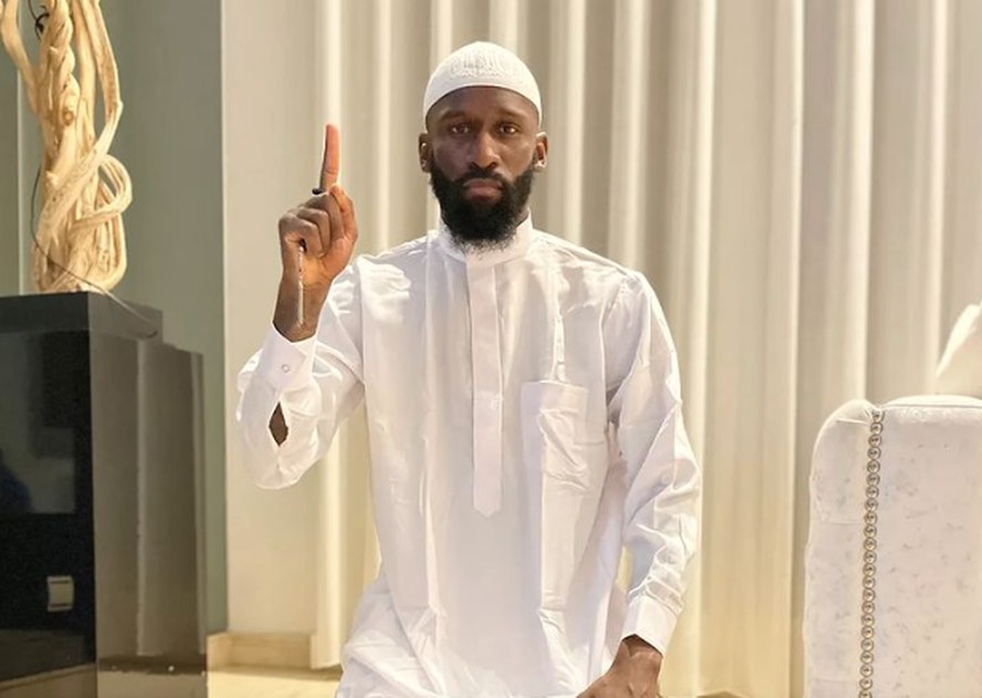 Rudiger defende religião e explica gesto após denunciar jornalista que ...