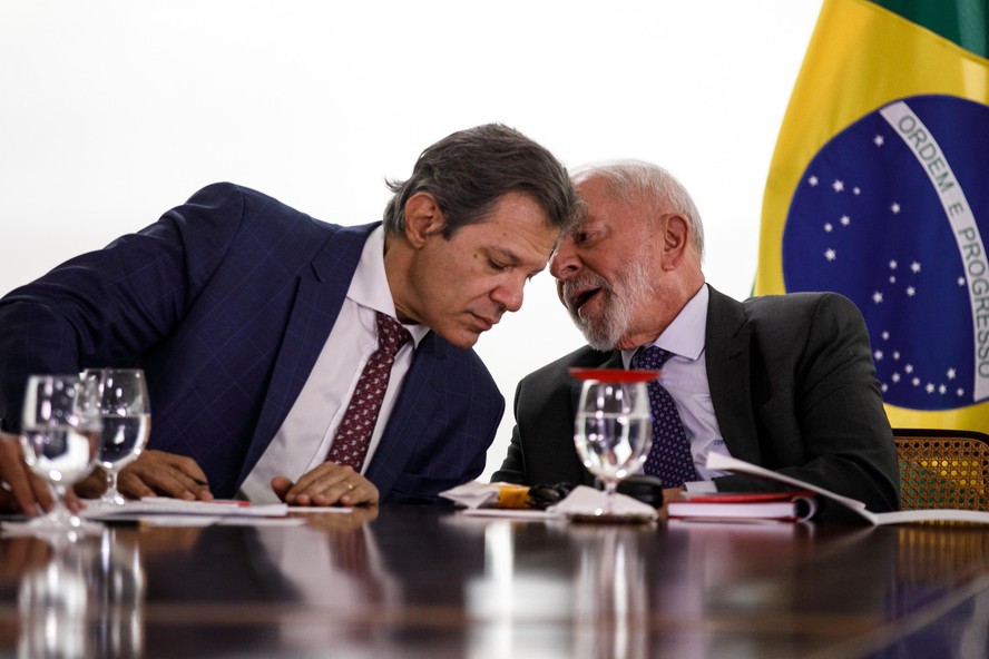 Haddad cancela férias e tem reunião com Lula nesta segunda