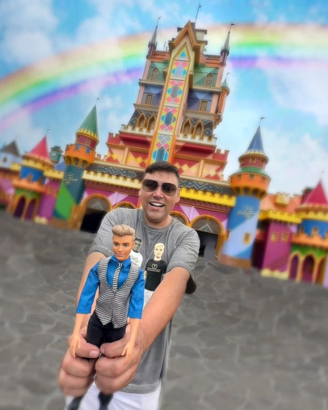 Saiba quem é o brasileiro dono da maior coleção de bonecos Ken do mundo