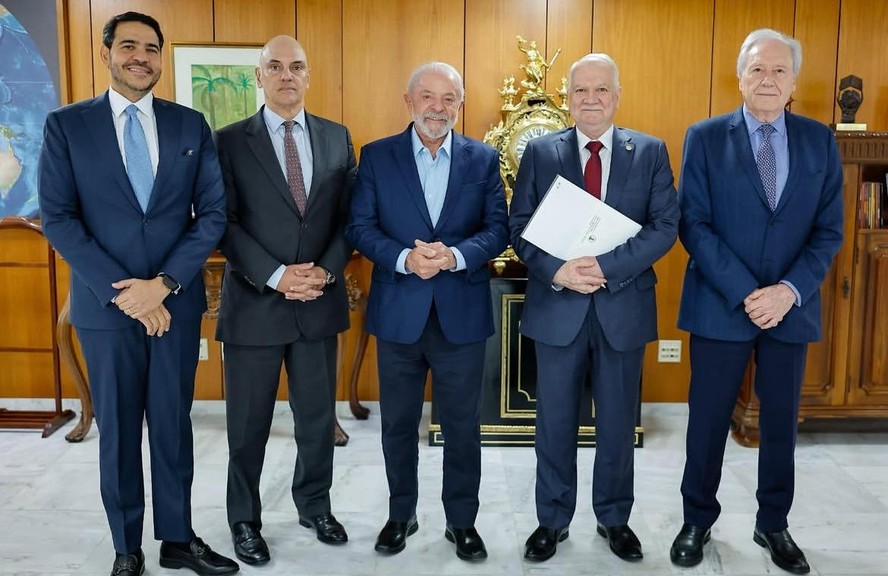 Em encontro entre Lula, Fachin e Alexandre de Moraes anistia é tratada como afronta ao Supremo