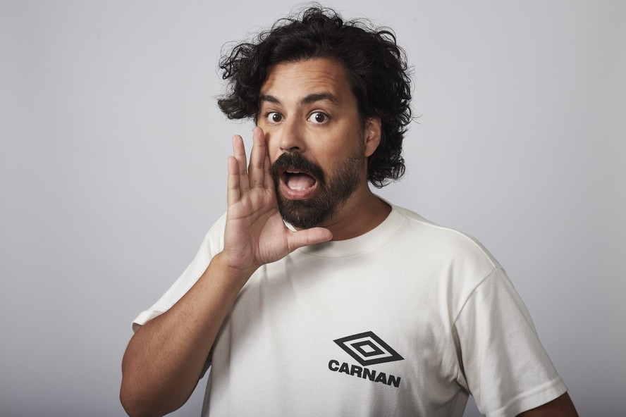 Fernando Pedrosa fala sobre humor sem ofensas: 'Rimos juntos'