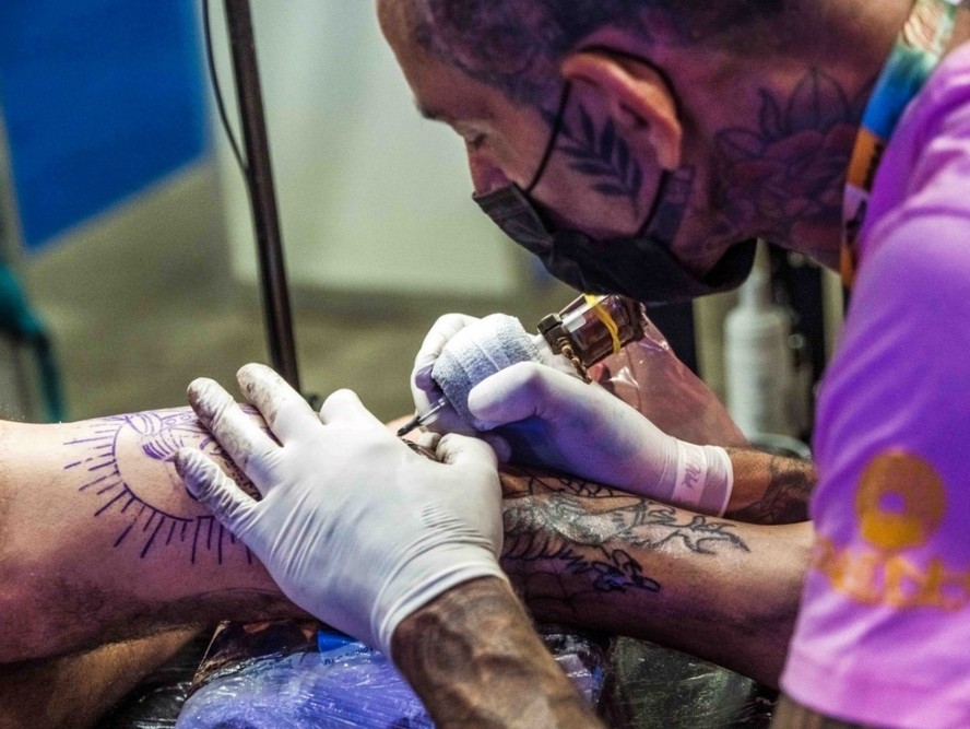 Tattoo Week vai oferecer cursos gratuitos de tatuagem e piercing para ...