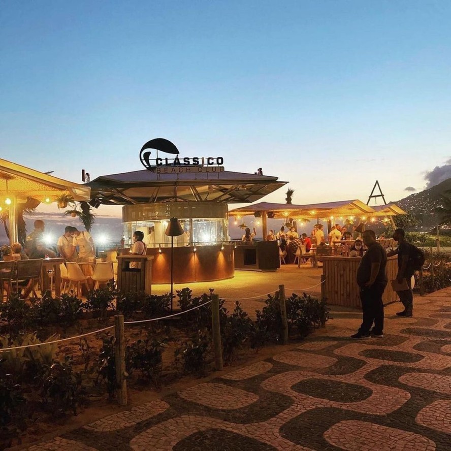 Sunset Drink no Clássico Beach Club; sour week na Hocus Pocus; Baduk no ...