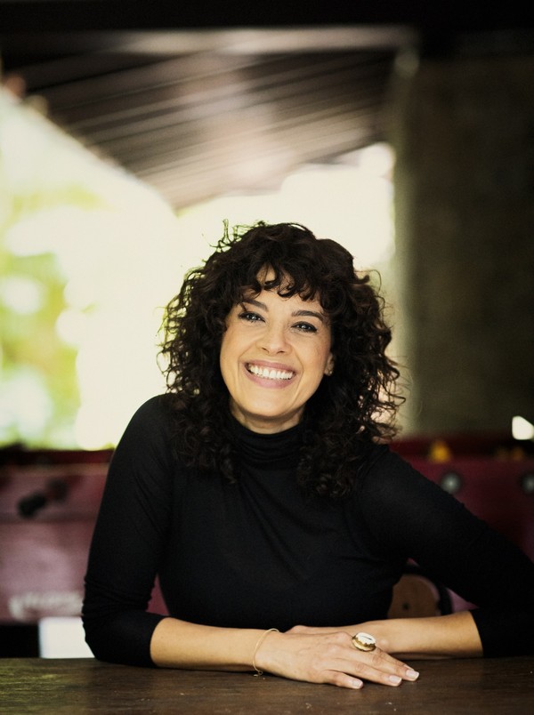 'Há coisas sobre mim que descubro em cena', diz Maeve Jinkings ...