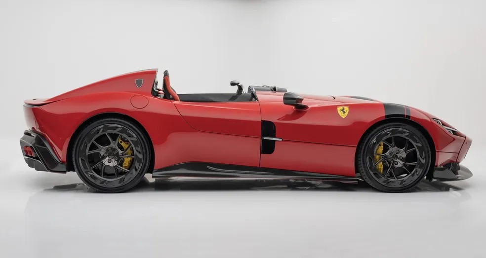 Conheça a Ferrari Monza SP2, supercarro sem para-brisa avaliado em mais ...