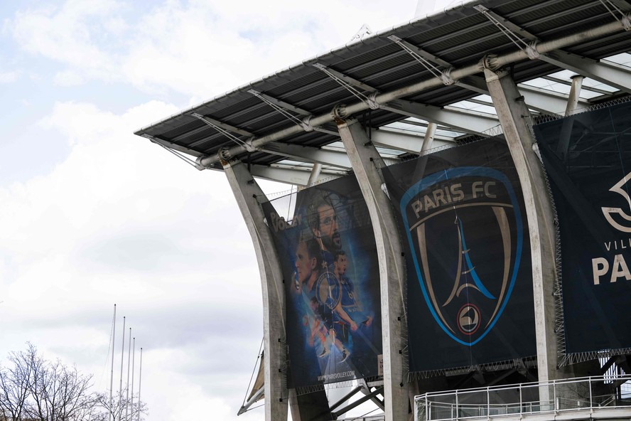 Conheça o Paris FC, clube da capital francesa que pode ser comprado por ...