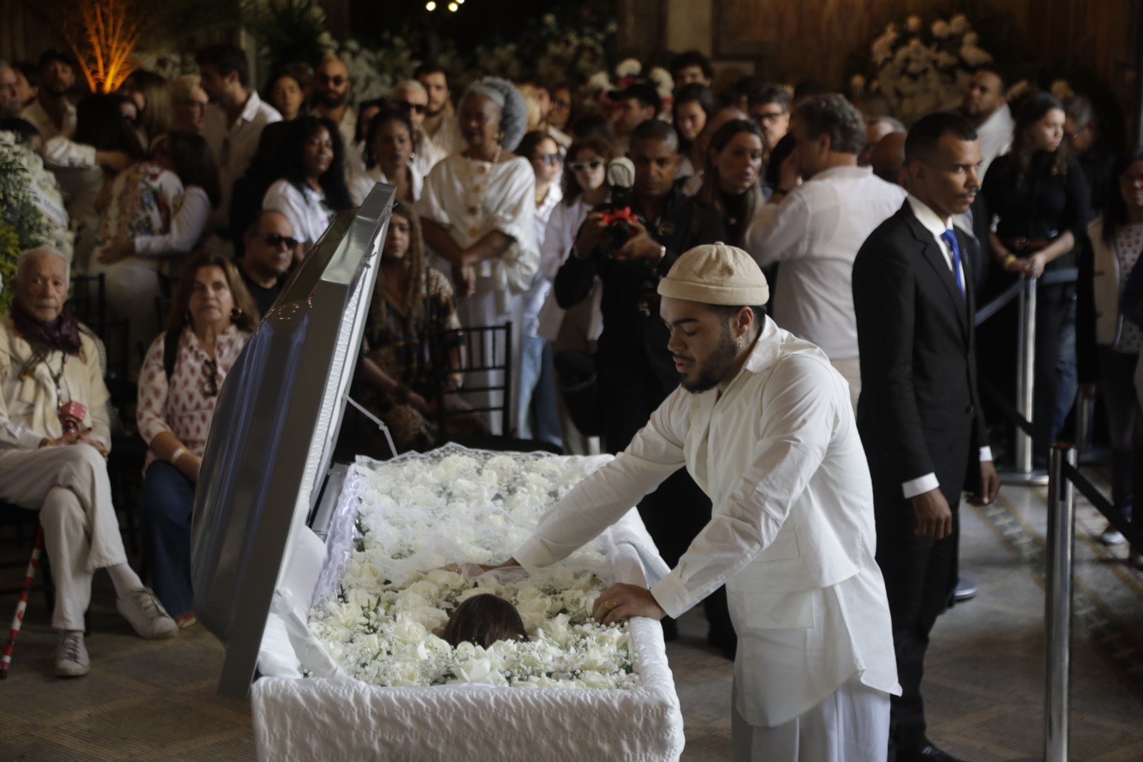 Em velório, Sabrina Sato fala sobre amizade com Preta Gil: 'transformou ...