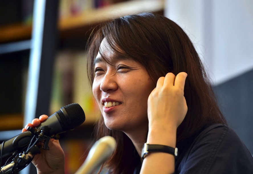 Após levar Nobel, escritora Han Kang vende mais de 1 milhão de livros ...