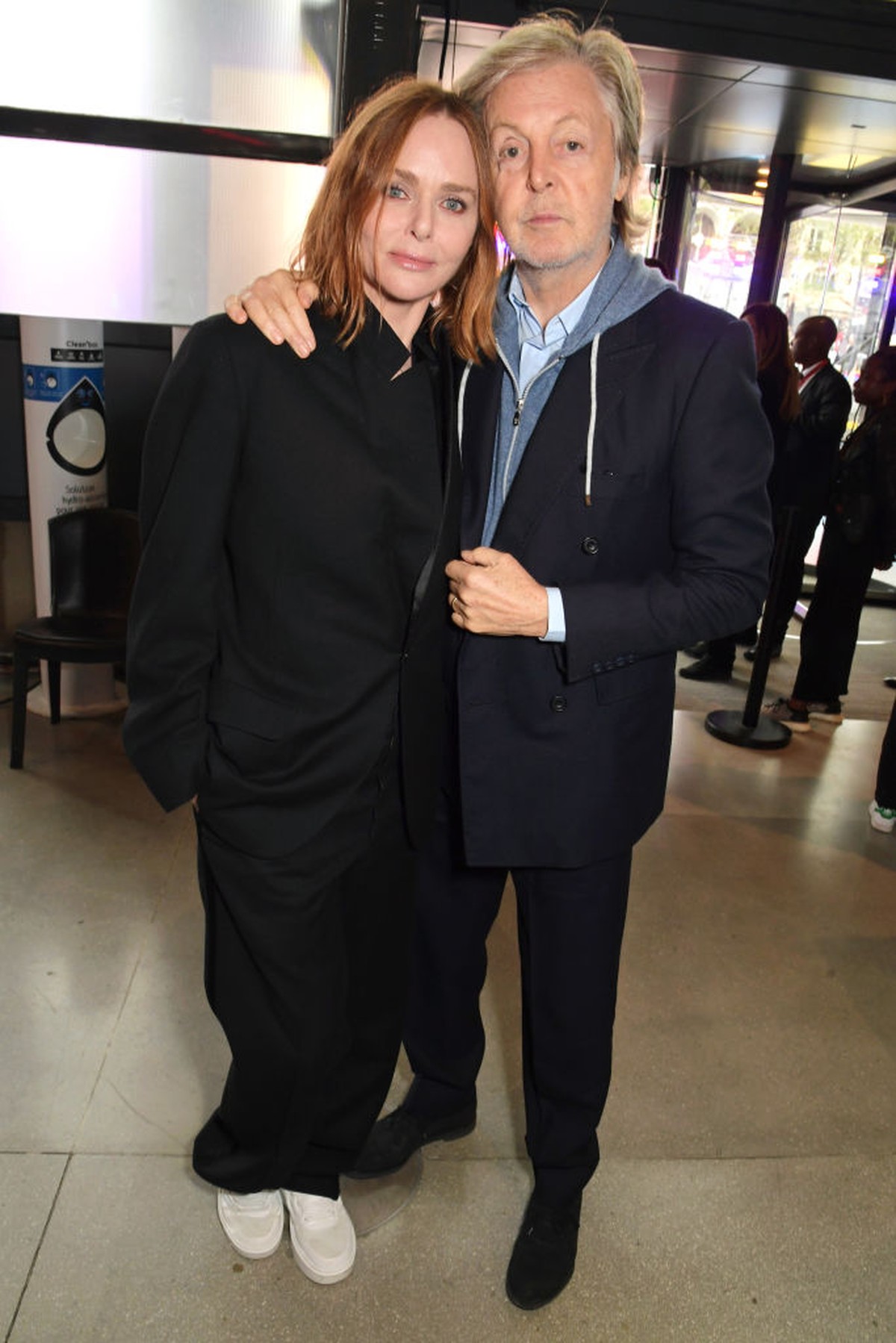 Paul McCartney marca presença em desfile da filha, Stella McCartney, na ...