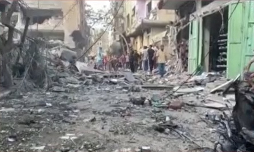 Israel lança ataques terrestres, marítimos e aéreos contra Al-Mawasi ...