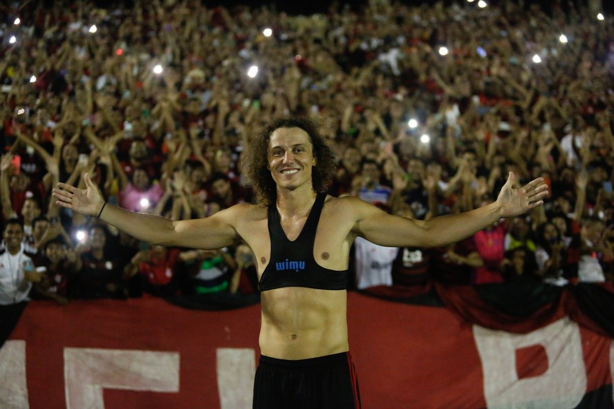 Flamengo acerta renovações de David Luiz e Filipe Luís
