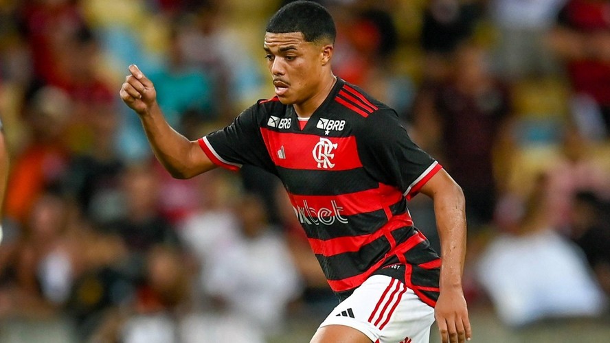 Com ajuda de César Sampaio, Igor Jesus ganha espaço no Flamengo e vira ...