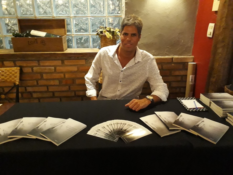 Essa notícia dá um livro: jornalista leva para a ficção fatos que ...