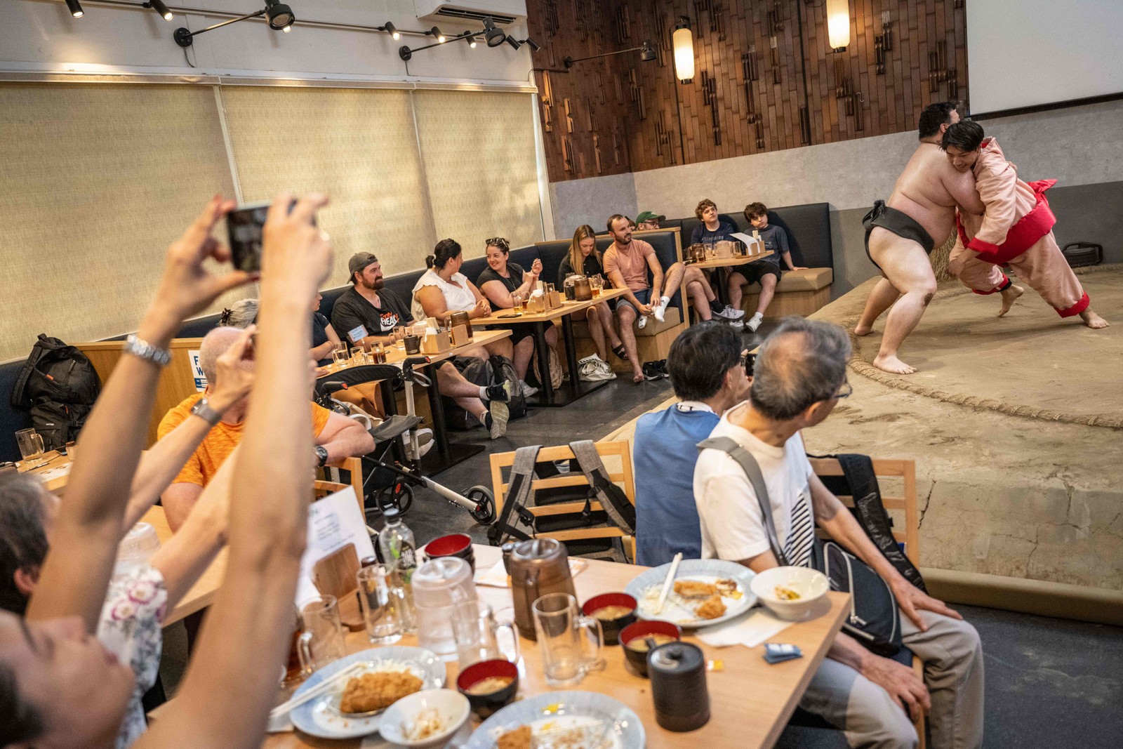 Sumô no cardápio: em Tóquio, restaurante faz sucesso com lutas ao vivo ...