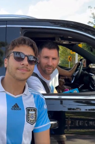 Oito marchas, tela LED curva, mais de 5 metros: SUV de luxo que Messi ...