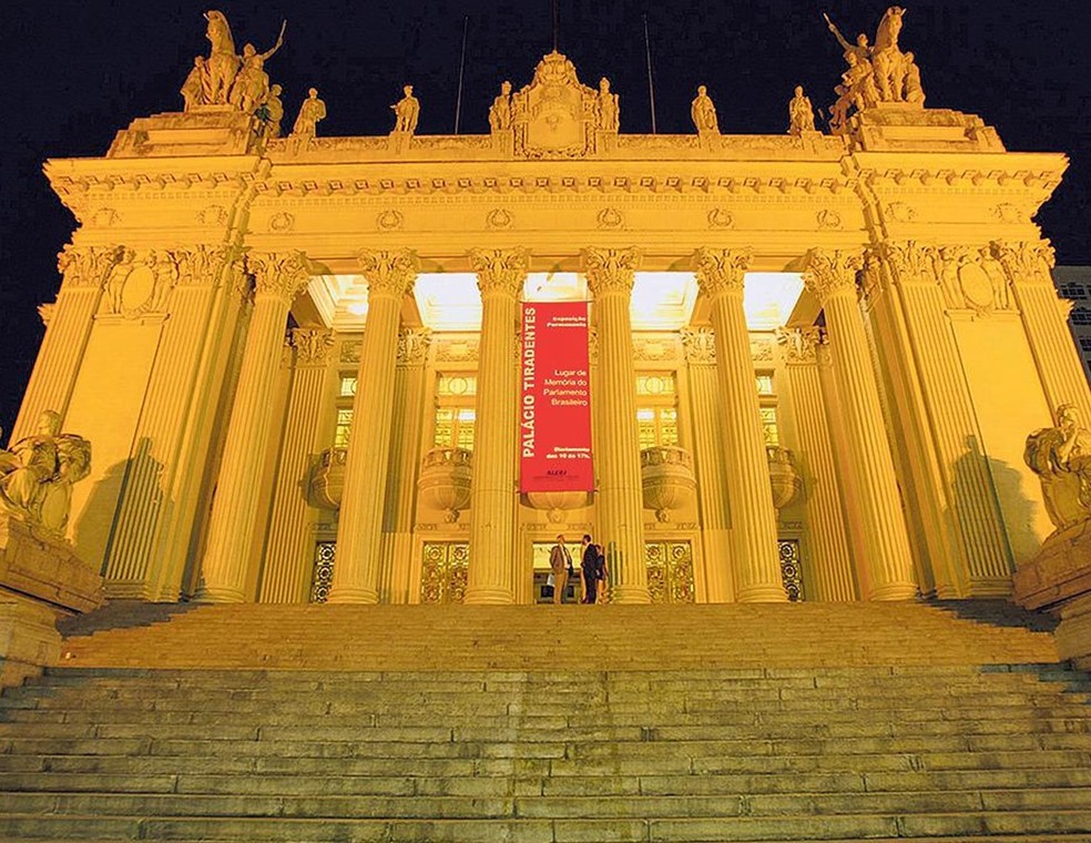 Bangla movie gorom masala