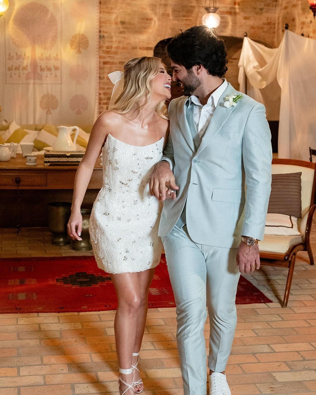 Macacão, curto, colorido...Veja famosas que, como Isabella Santoni, se ...