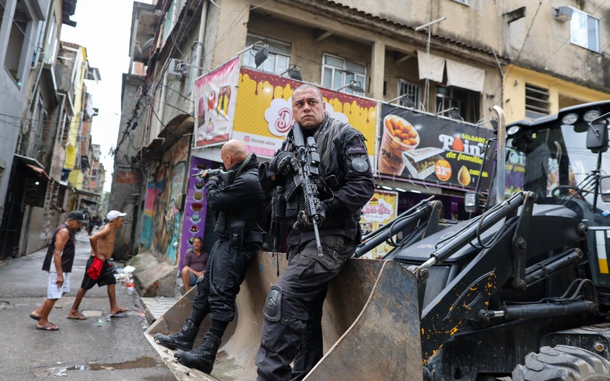 Fotos: megaoperação com mil policiais em comunidades do Rio
