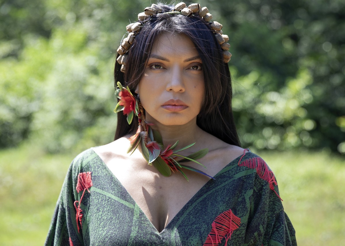 Atriz, cantora, ativista e artista visual, Zahy Tentehar celebra suas ...