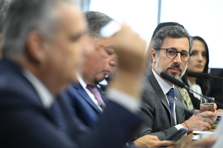 Ministro da CGU diz que não avisou governo sobre fraudes para manter ...
