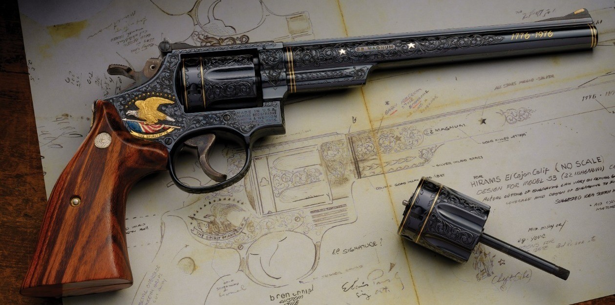 Revólver de Elvis Presley vai a leilão por mais de R$ 441 mil; fotos