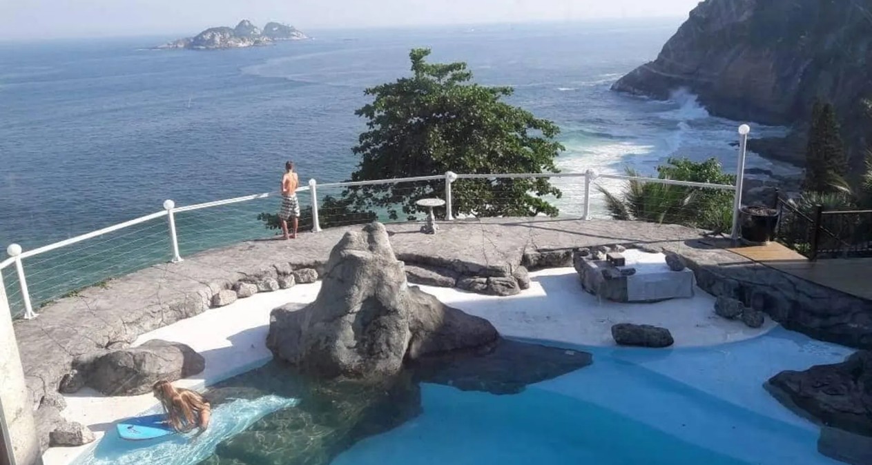 Antes de despejo, Mário Gomes alugava mansão com vista para o mar e ...