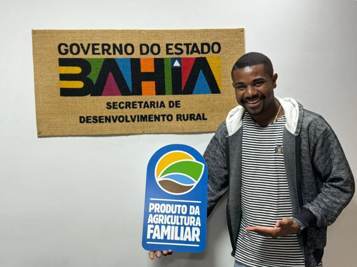 Ex-BBB Davi Brito divulga programa social do governo do PT na Bahia