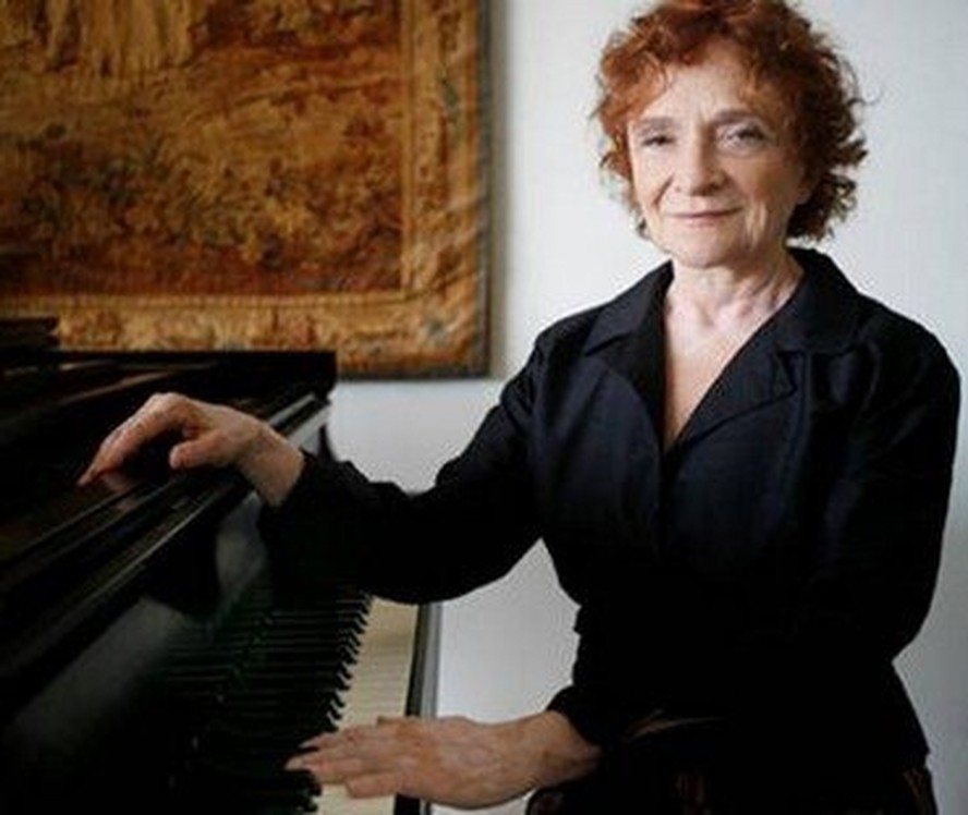 Clara Sverner abre série de concertos gratuitos no Museu Eva Klabin