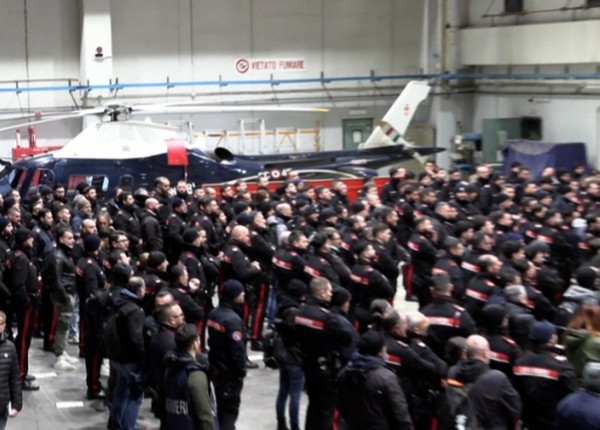 Polícia da Itália prende 147 membros da Cosa Nostra na maior operação ...