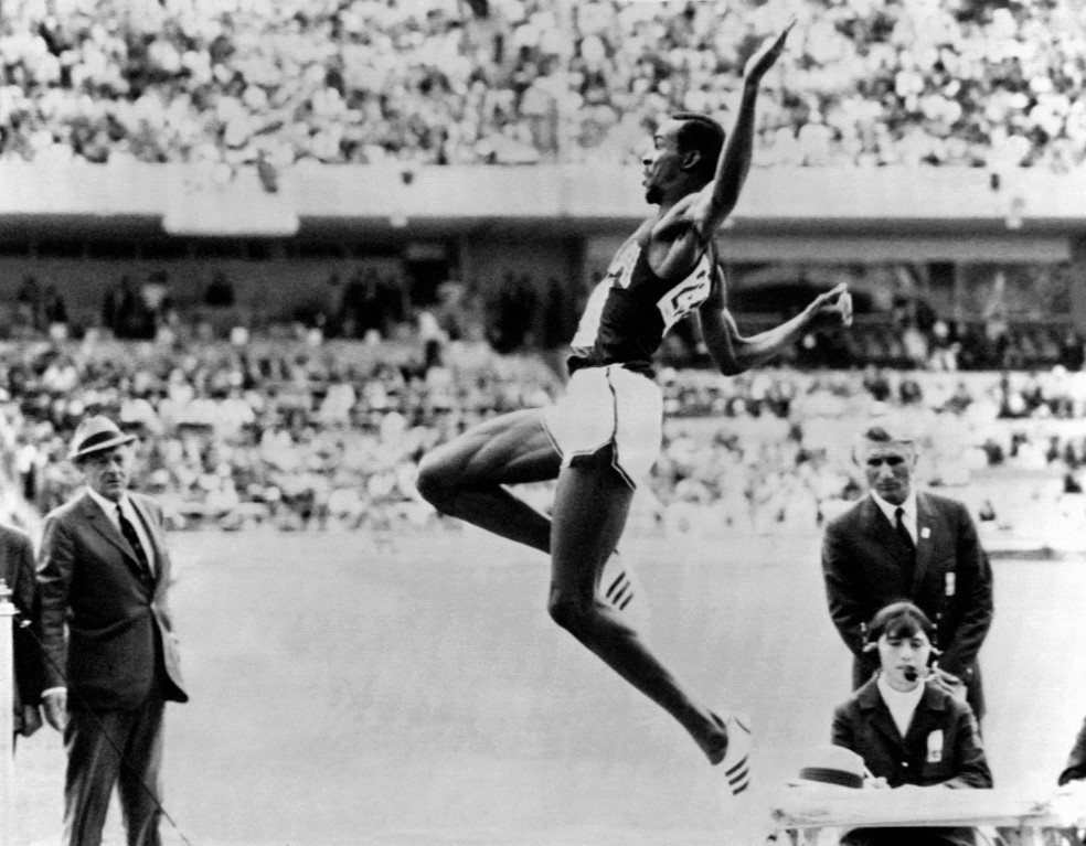'Salto do século': ex-atleta vende por R$ 2 milhões medalha de ouro ...