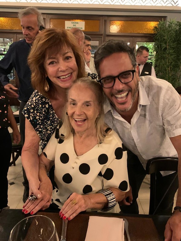 Íris Bruzzi, atriz de 'Vale tudo', ganha festa de 90 anos com a ...