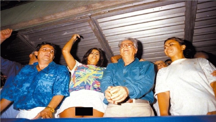 Há 30 anos, presidente Itamar Franco foi flagrado ao lado de modelo sem calcinha na Sapucaí