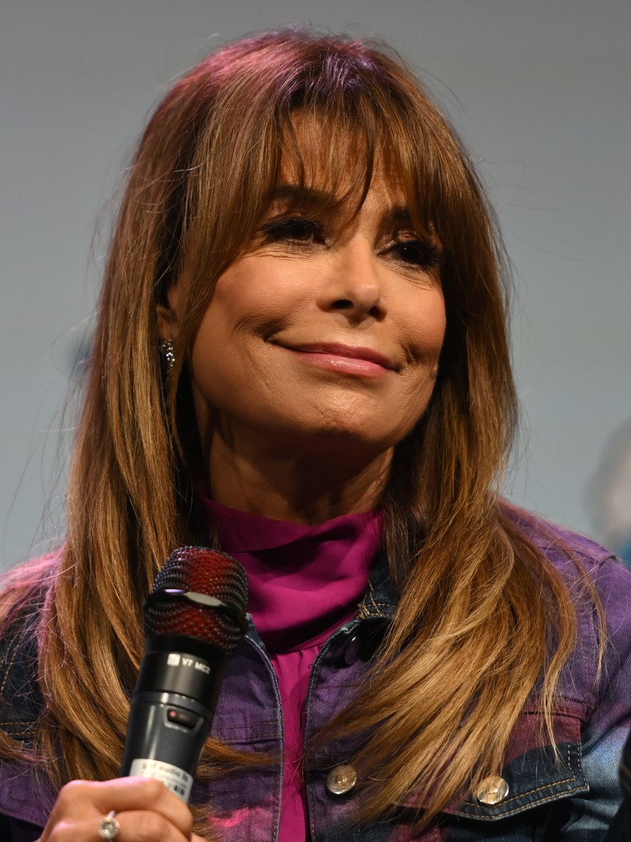 Paula Abdul, jurada de 'American Idol', acusa produtor do programa de ...