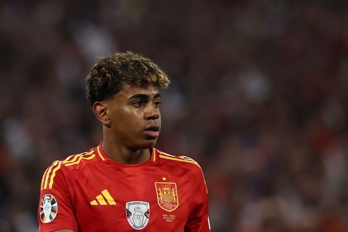 Tem estrela? Há um ano, Yamal fez golaço semelhante contra a França na ...