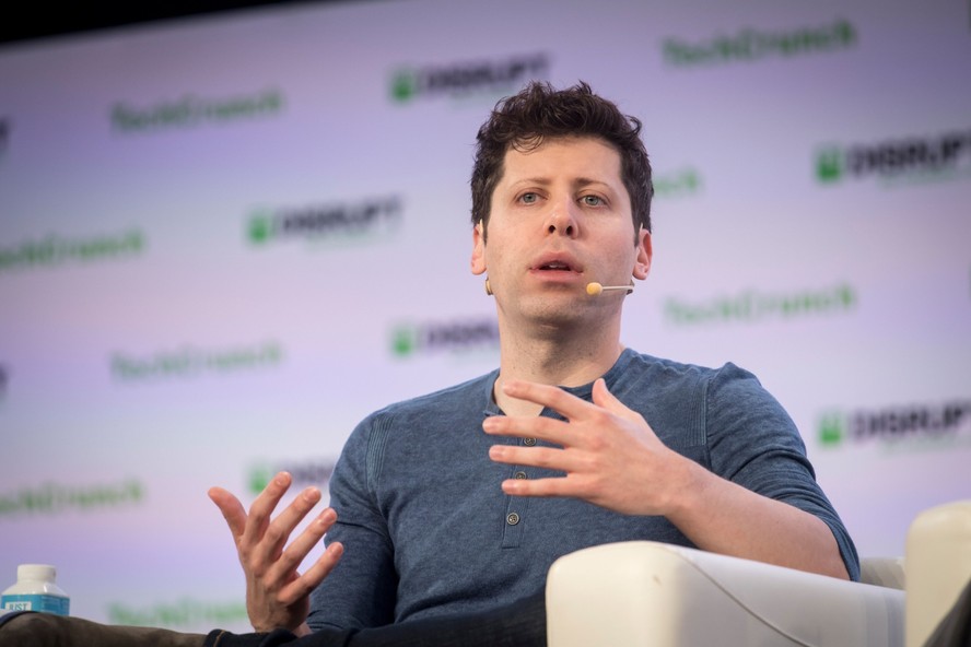 Sam Altman estaria negociando seu retorno ao comando da OpenAI, revela site