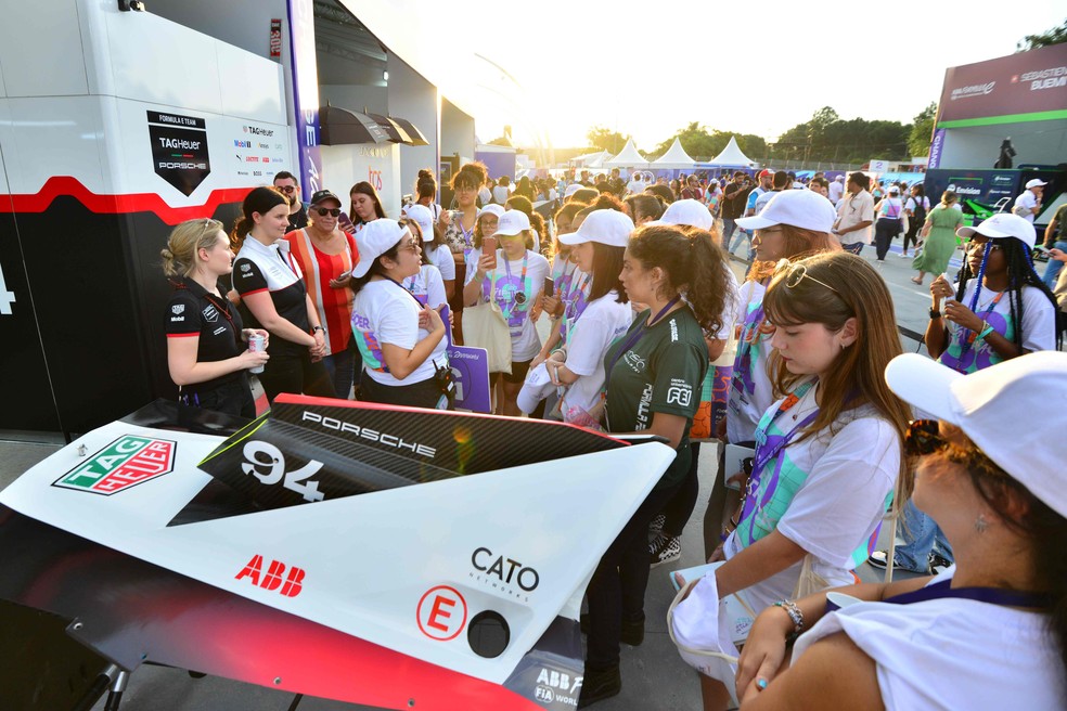 Com duas brasileiras no grid, F1 Academy abre espaço para retorno de ...