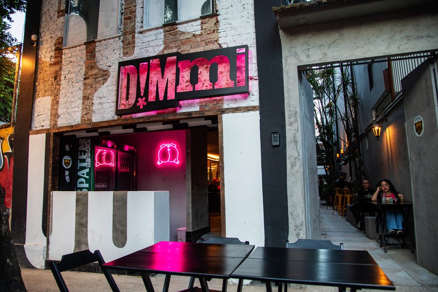 Chef Jimmy Ogro inaugura bar em casarão de Botafogo