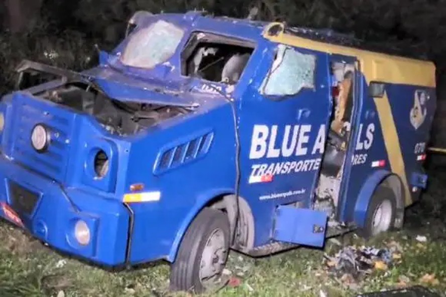 Vídeo mostra explosão de carro-forte após ataque de criminosos armados ...