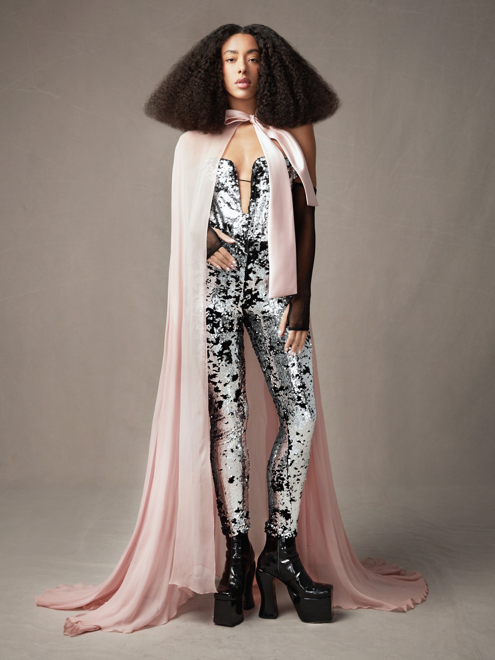 Yara Charry mostra novo visual, após voltar aos cabelos naturais ...