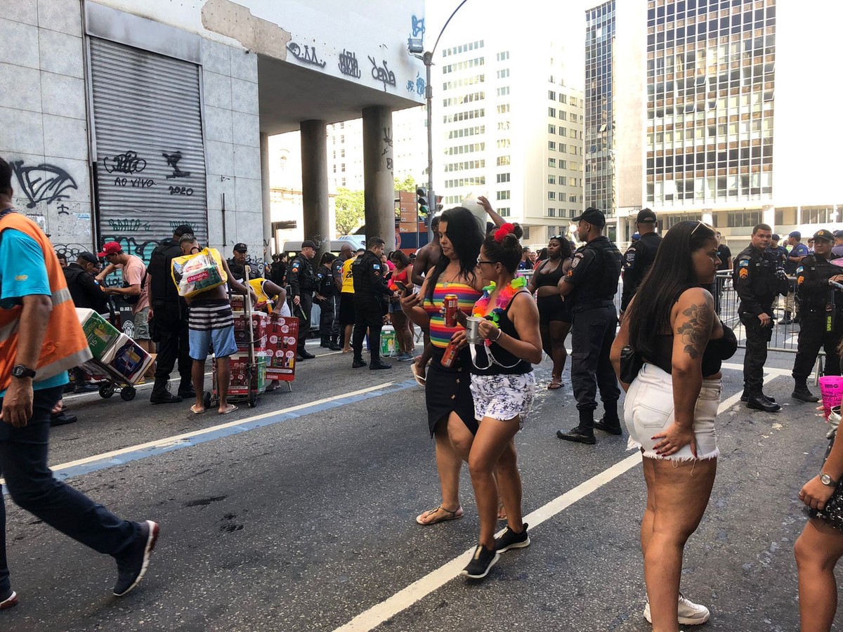 Com início oficial do carnaval de rua no Rio, Polícia Militar tem ...