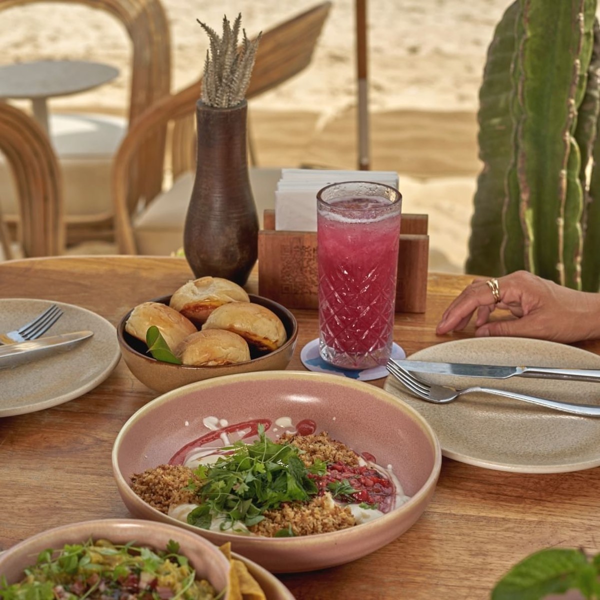 Bar de vinhos do Sult, Cozan no Jardim Botânico e café da manhã na ...