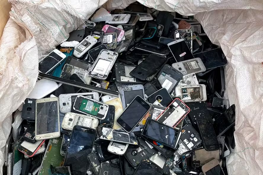 Cientistas descobrem nova forma de reciclar metais de lixo eletrônico ...
