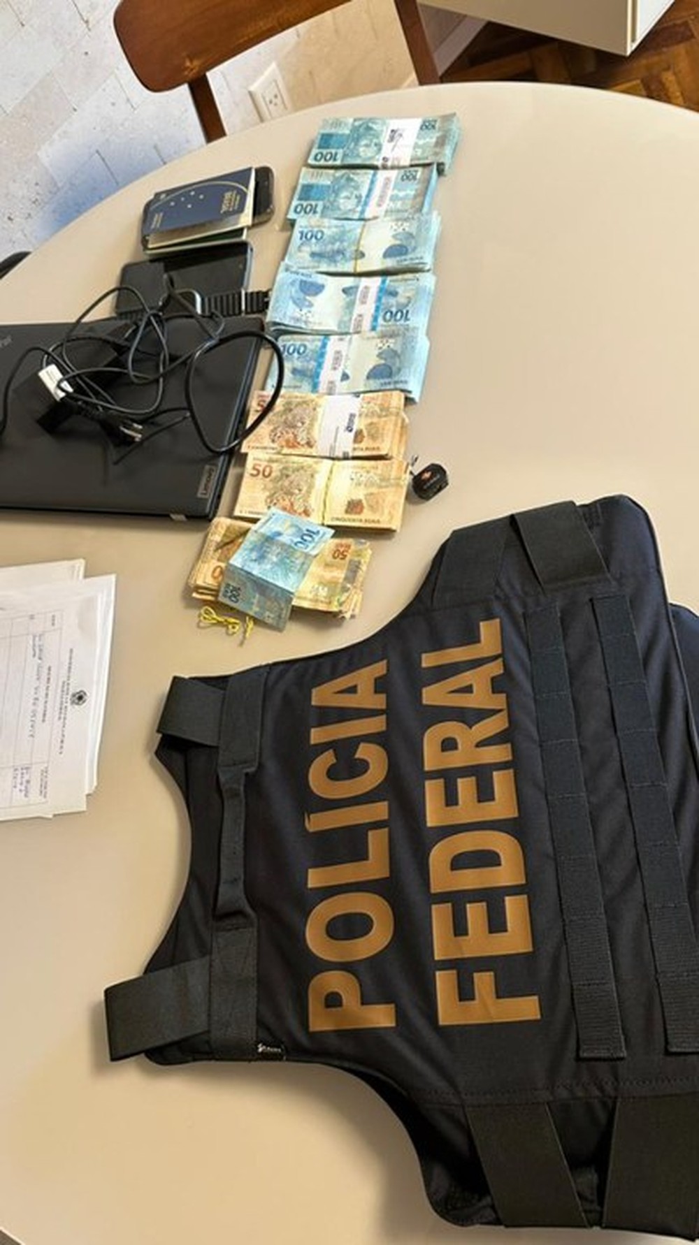 PF apreende armas, relógios, carros de luxo e dinheiro vivo em nova ...