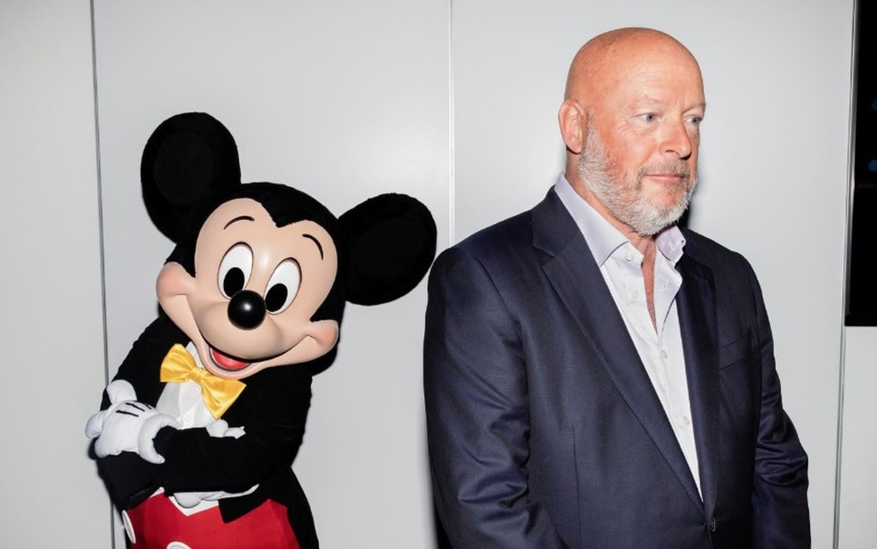 Tapetes puxados, 'desaposentadorias' e banqueiro nas rédeas: Disney ...