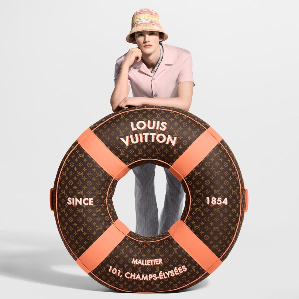 Louis Vuitton lança boia inflável de luxo por mais de R$ 22 mil, com ...