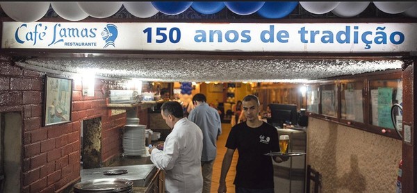 Incêndio atinge o Lamas, restaurante mais antigo em atividade no Rio
