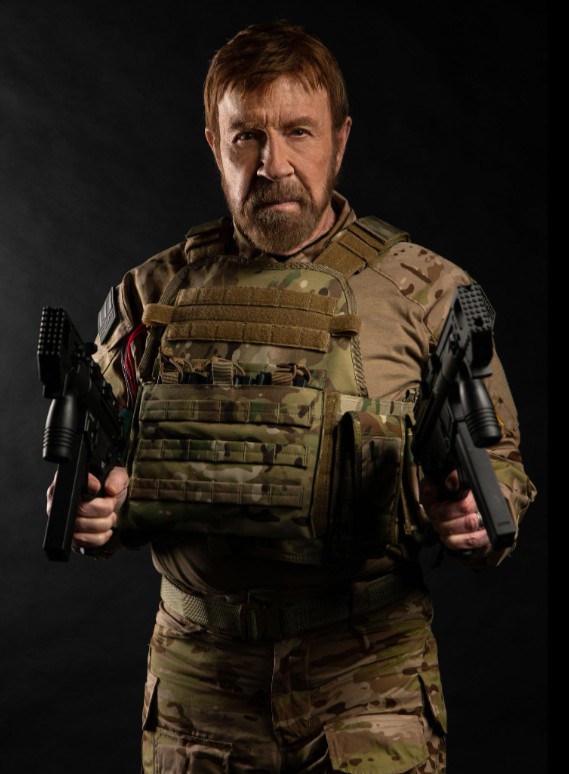 Fruto de traição, filha mais velha de Chuck Norris só foi reconhecida ...